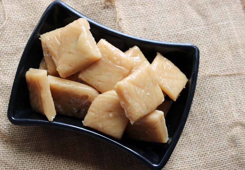 Easy Maida Burfi Recipe | आसानी से बनाएं मैदा बर्फी
